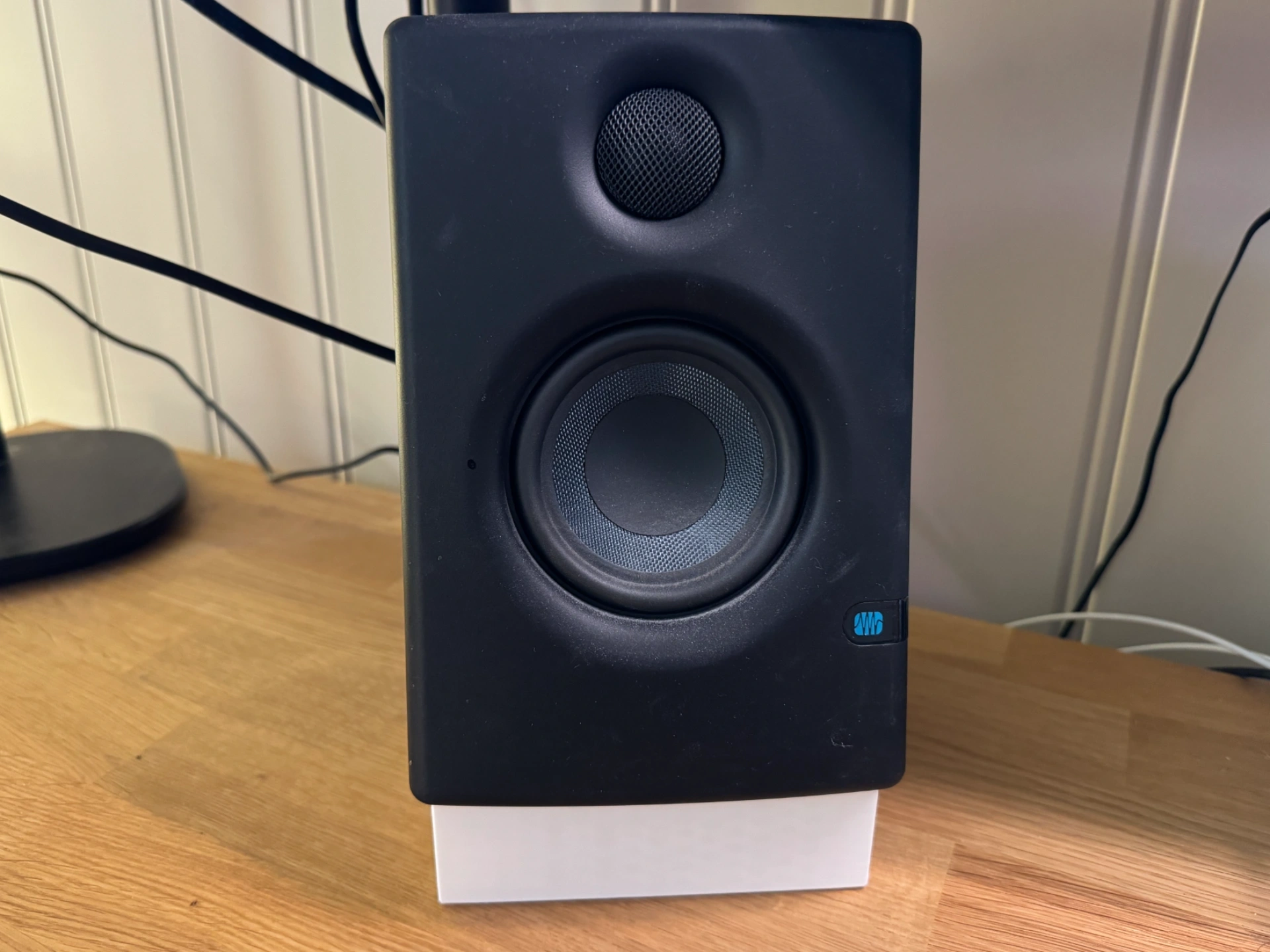 PreSonus Eris E3.5楔形底座/支架 来自 rsletta - MakerWorld