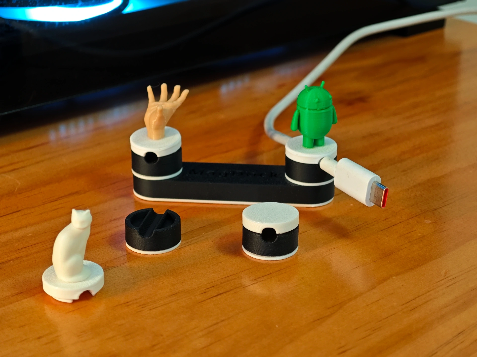 MagDock - 客制化桌面USB集线器 Costumizable Desktop USB HUB 来自 五一百分号 - 51PERSENT ...