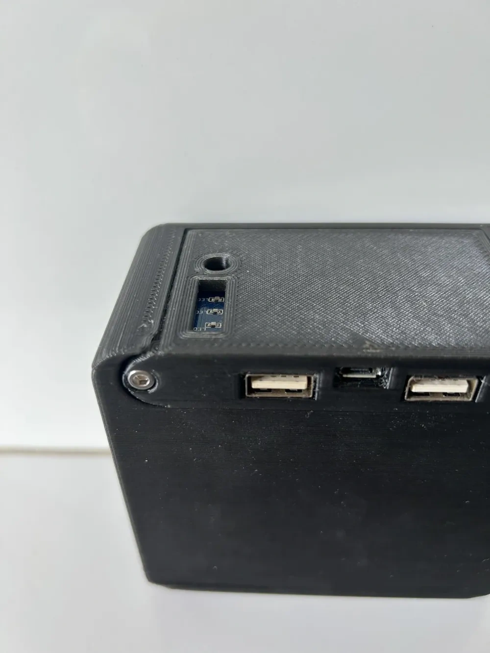 便携式充电宝USB充电器（8节18650电池） 来自 amorris - MakerWorld