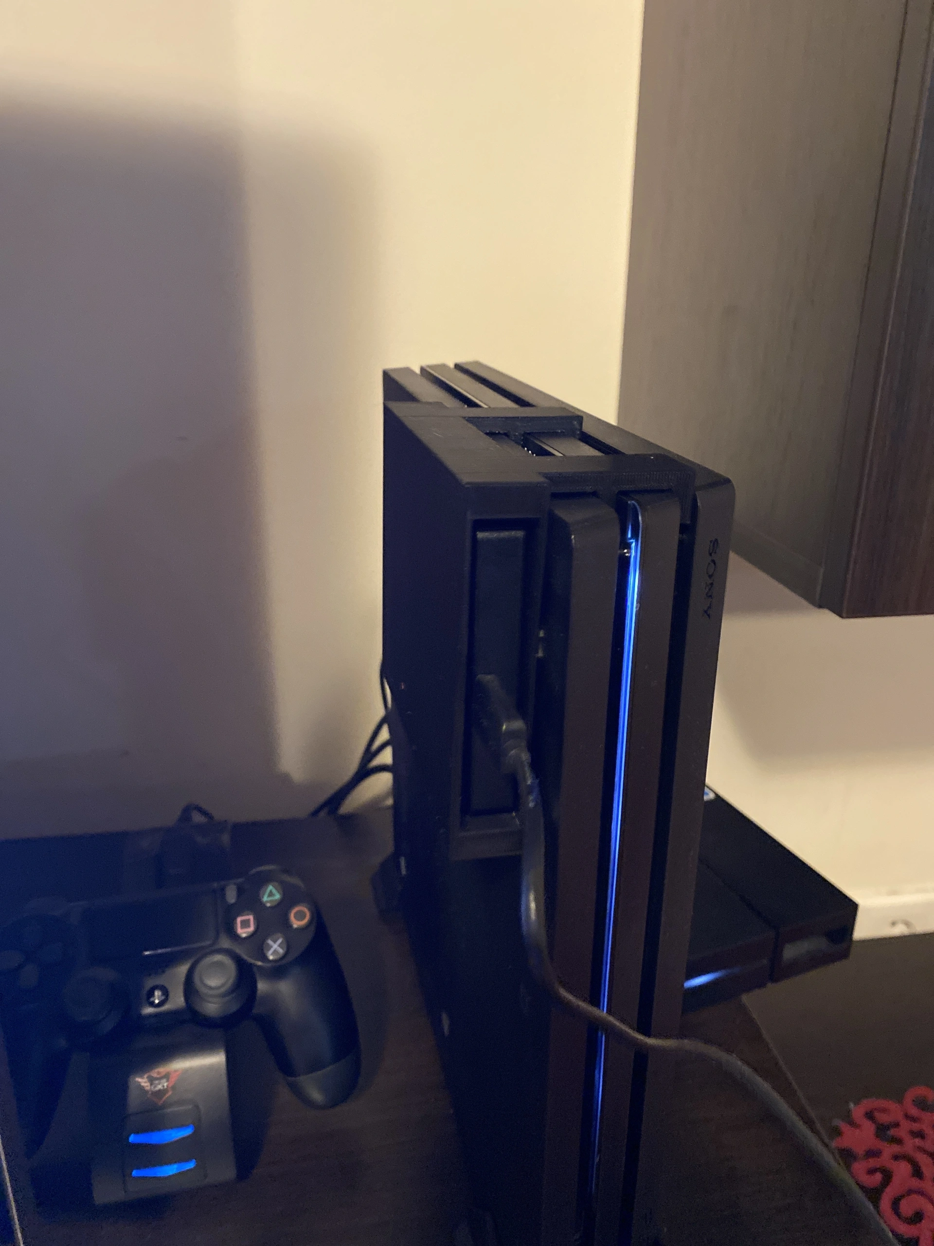 PS4 PRO外置硬盘支架 二次创作 - 来自 criss623 - MakerWorld