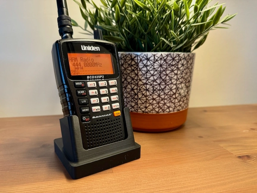 Uniden Bearcat 桌面支架 来自 Brian Gilham - MakerWorld