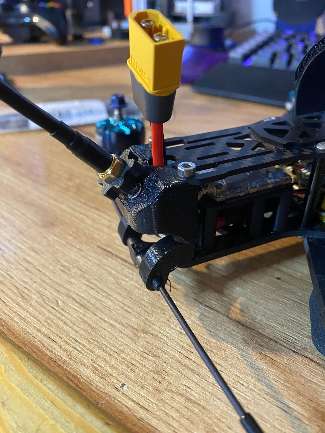 TBS Source One HD 5 VTX天线支架 来自 kollerrobin6 - MakerWorld