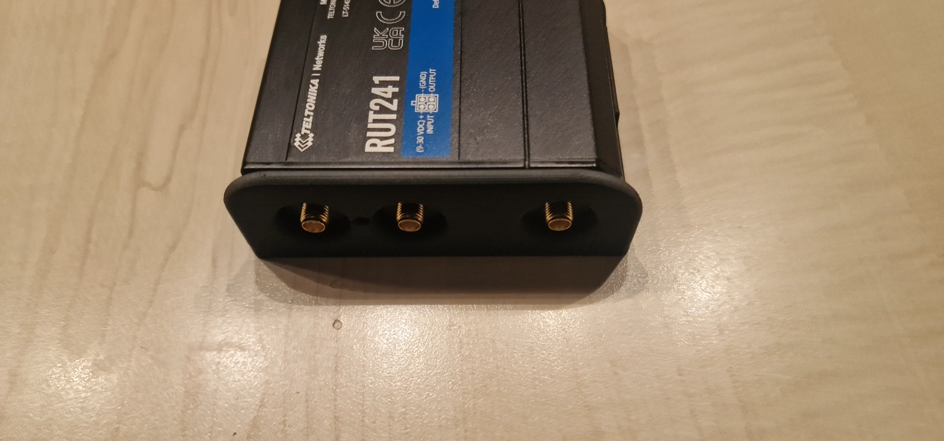 Teltonika RUT 241的墙壁支撑架 来自 cedricscha - MakerWorld