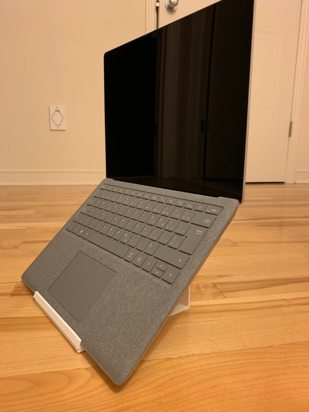 Surface Laptop支架 来自 PatBarrette - MakerWorld