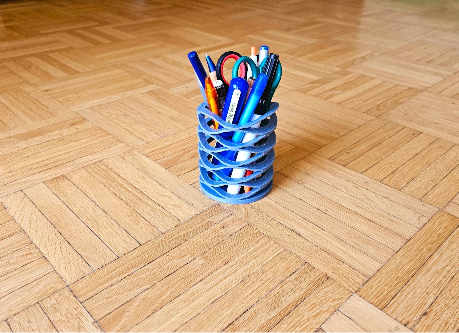 叠加的波纹弹簧笔筒 来自 bman642 - MakerWorld