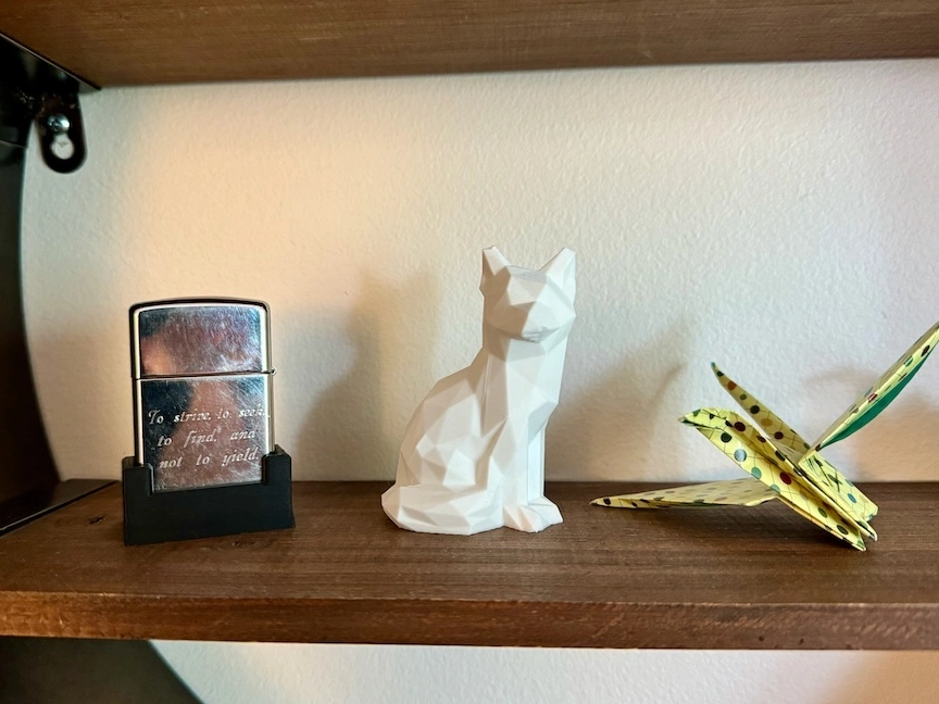 简约打火机展示架 来自 Brian Gilham MakerWorld：免费下载 3D 模型