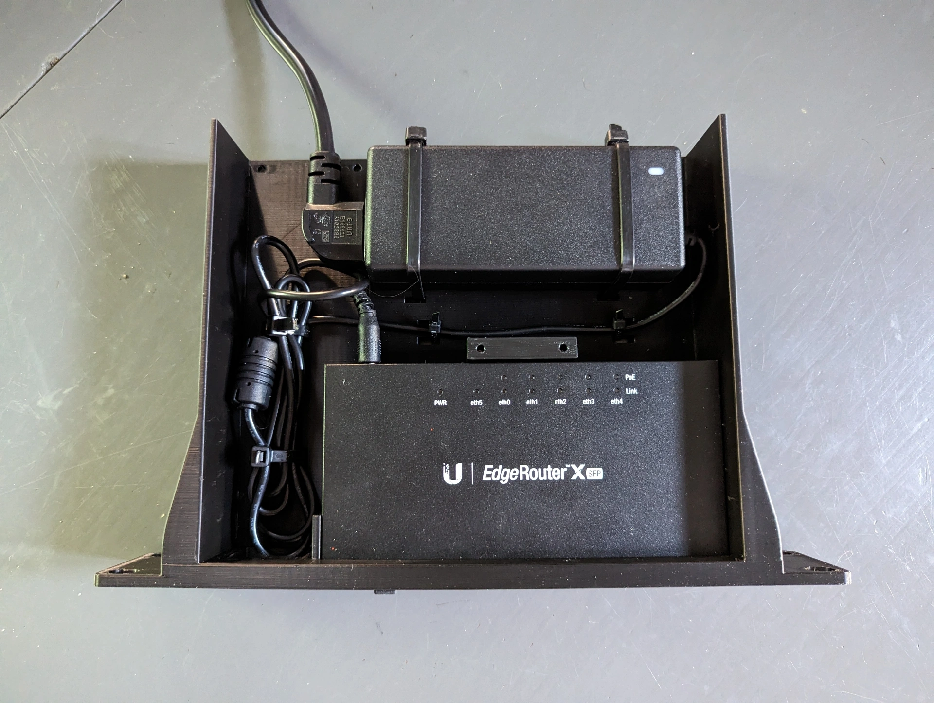 EdgeRouter X SFP 10英寸机架安装 来自 AnthonyDesigns MakerWorld：免费下载 3D 模型