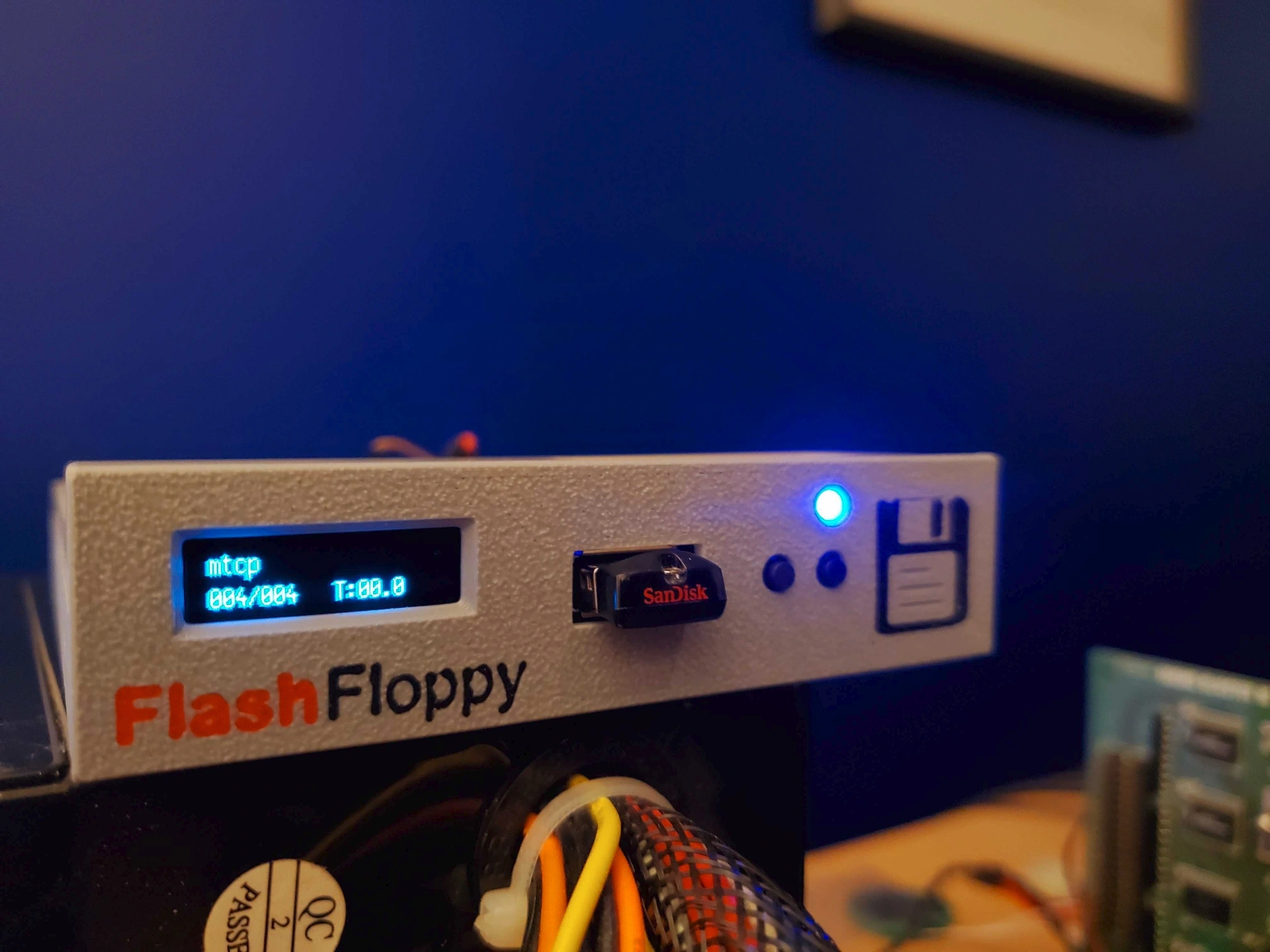 Gotek FlashFloppy OLED外壳-多色两部分打印 二次创作 - 来自 tangentaudio MakerWorld：免费下载 3D 模型