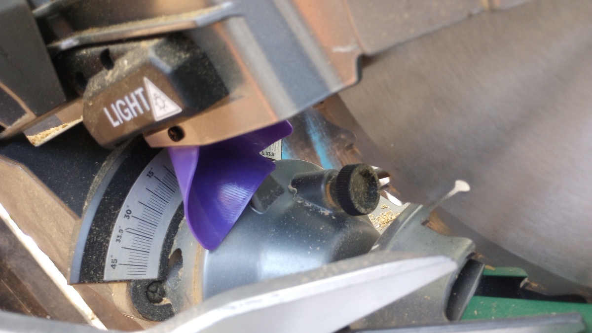 Metabo 滑动切割锯尘挡板 - 免费 3D 打印模型 - MakerWorld