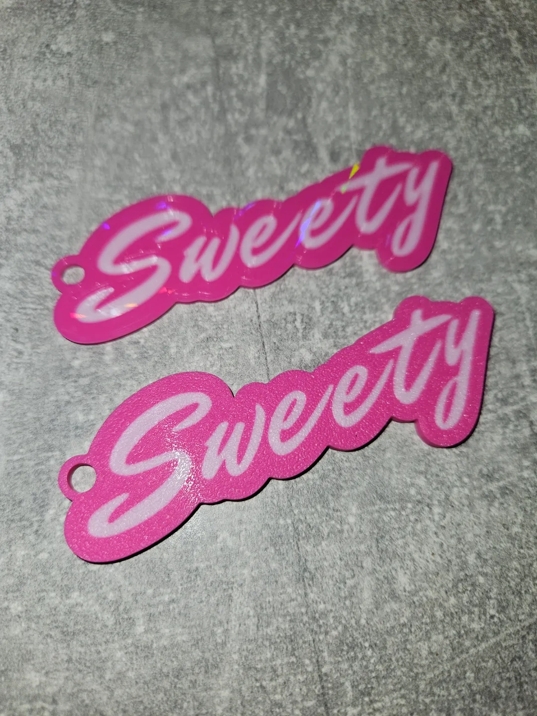 女孩们的粉色“Sweety”钥匙链！情人节礼物！Schlüsselanhänger Sweety 来自 Player Number 7 ...