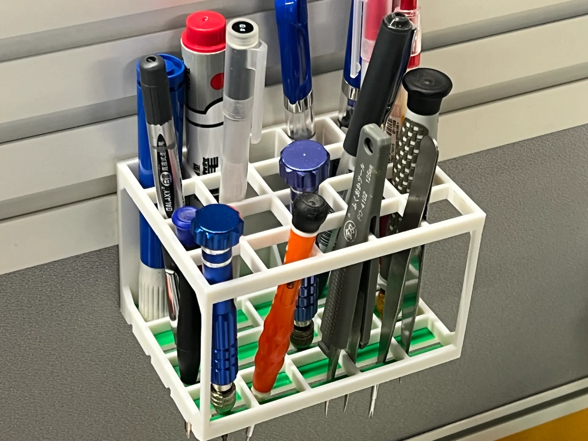 适用于常用工具的笔筒 来自 Prism_BBL - MakerWorld