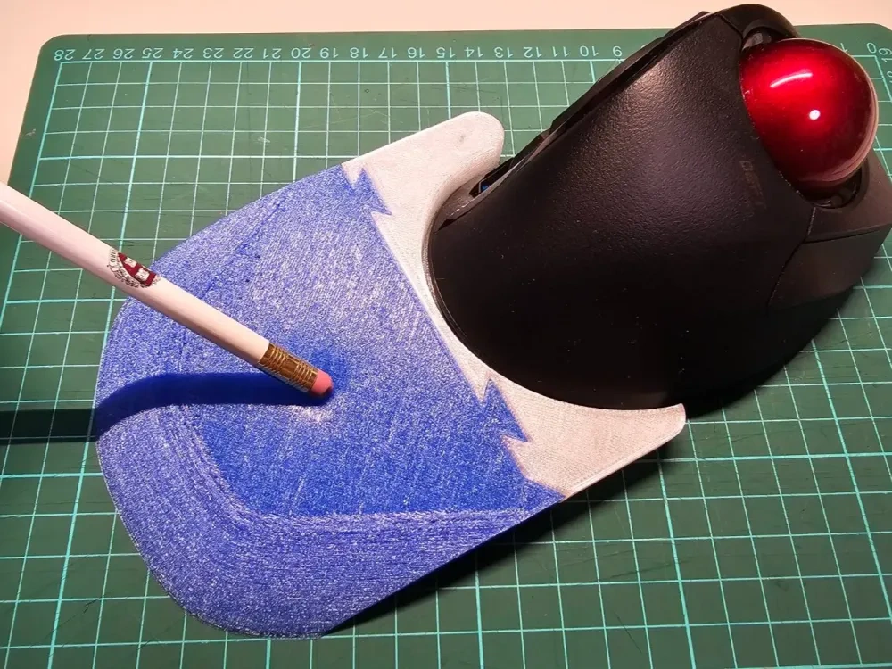 该垫子专为 Deft Pro 轨迹球鼠标设计。 来自 BigCake MakerWorld：免费下载 3D 模型
