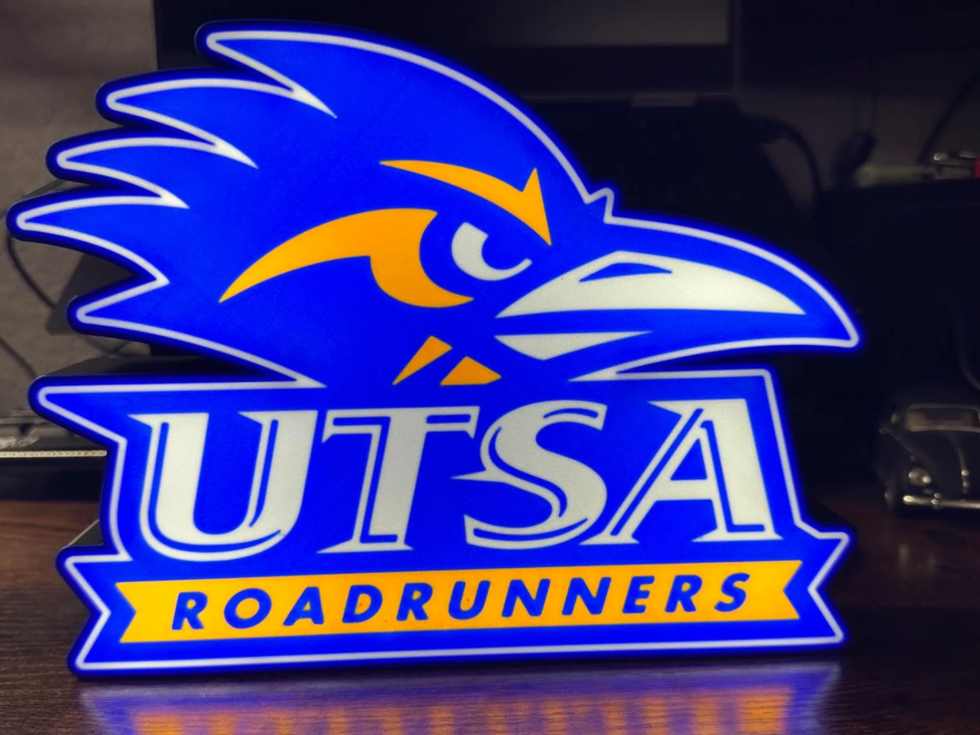 UTSA灯箱 来自 Geek Genius Collective - MakerWorld