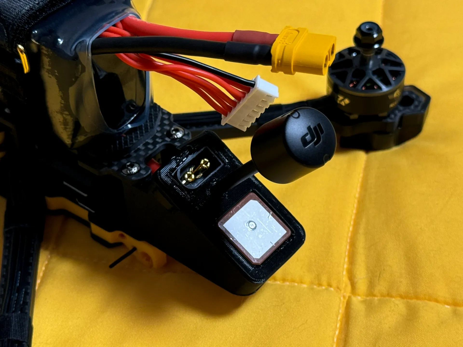 Speedybee Mario 5 XT60 + DJI O3 + 180 GPS + 蜂鸣器 来自 Velvetian MakerWorld ...