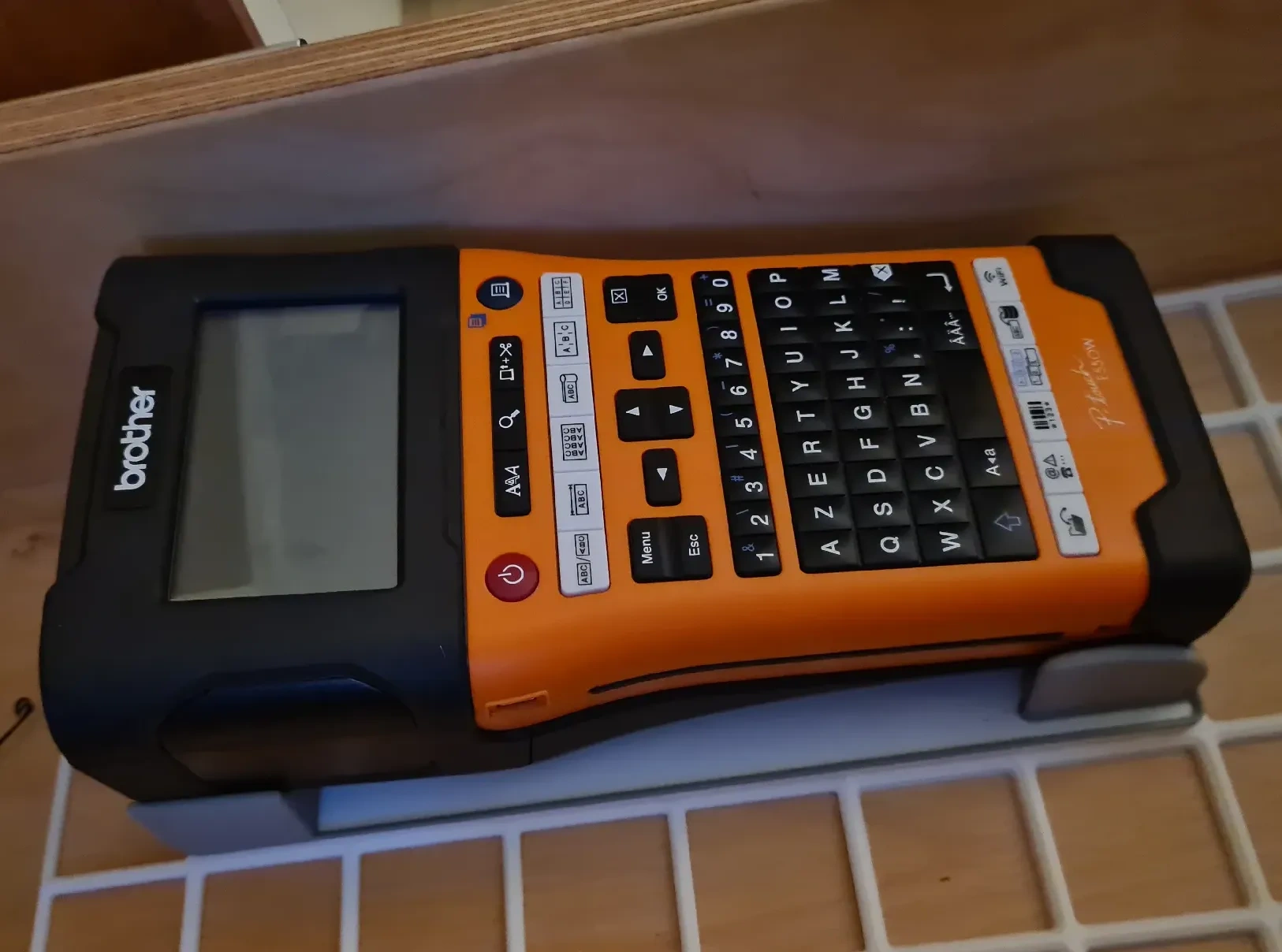 Brother PTouch 550标签打印机的Gridfinity支架 来自 user_3342784117 - MakerWorld