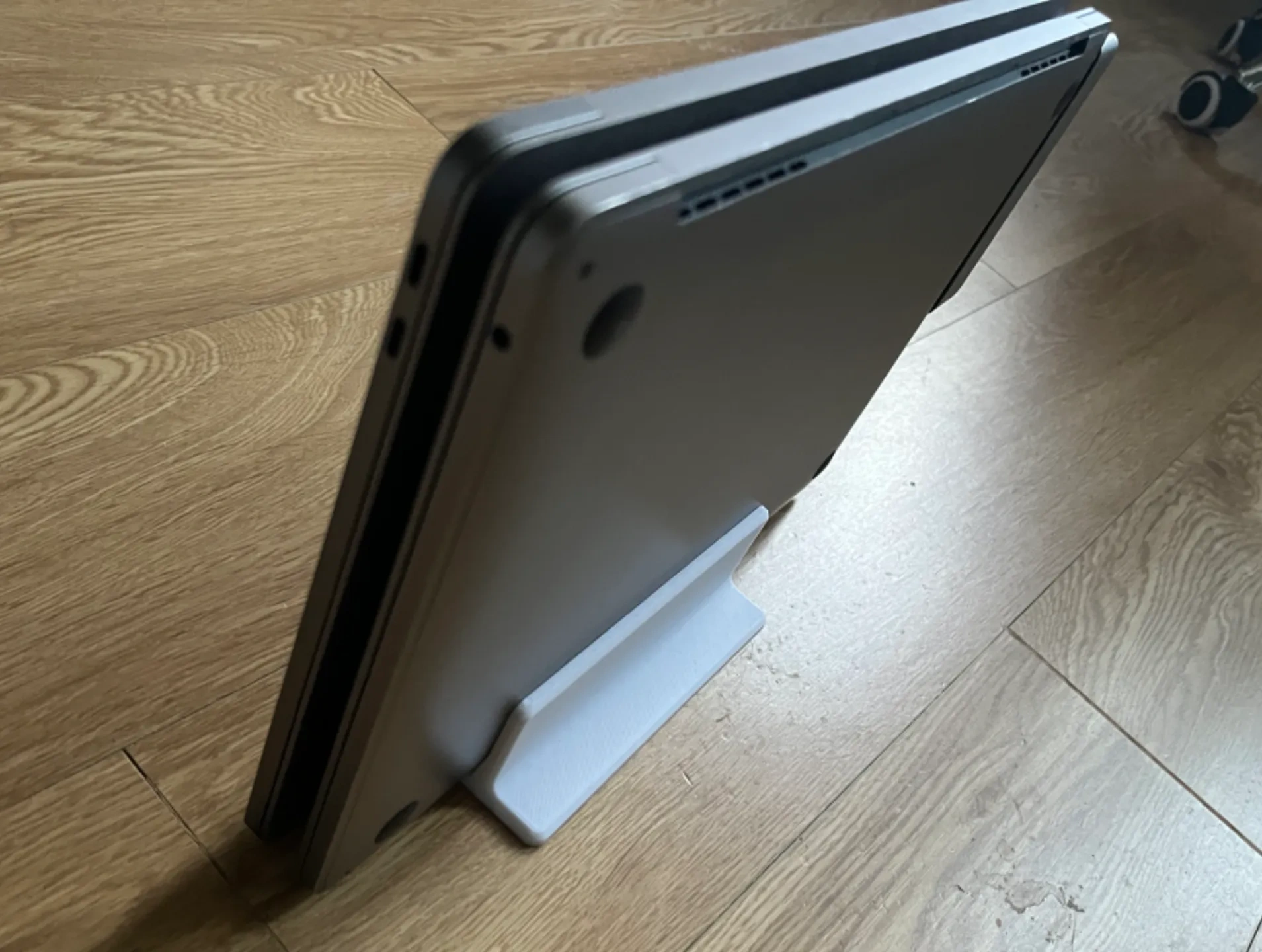 2台MacBook Pro笔记本电脑支架 来自 Leungs - MakerWorld
