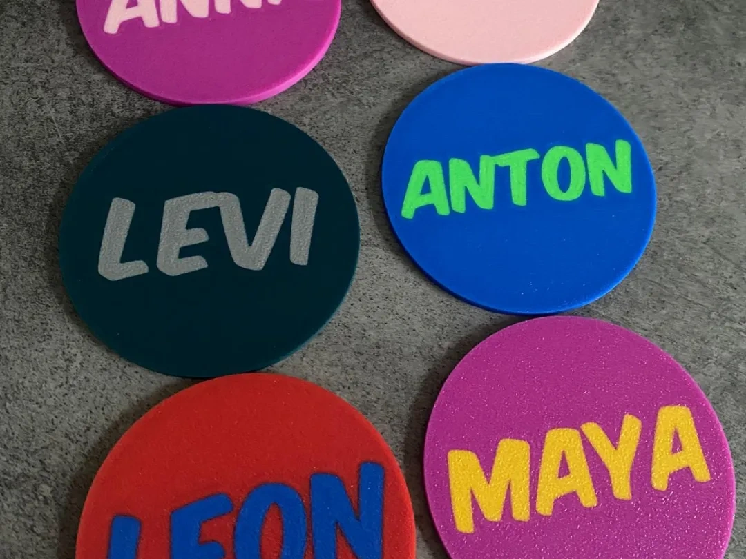 带有Anton Maya Leon Anna Malia Levi名字的杯盖 来自 Webster - MakerWorld