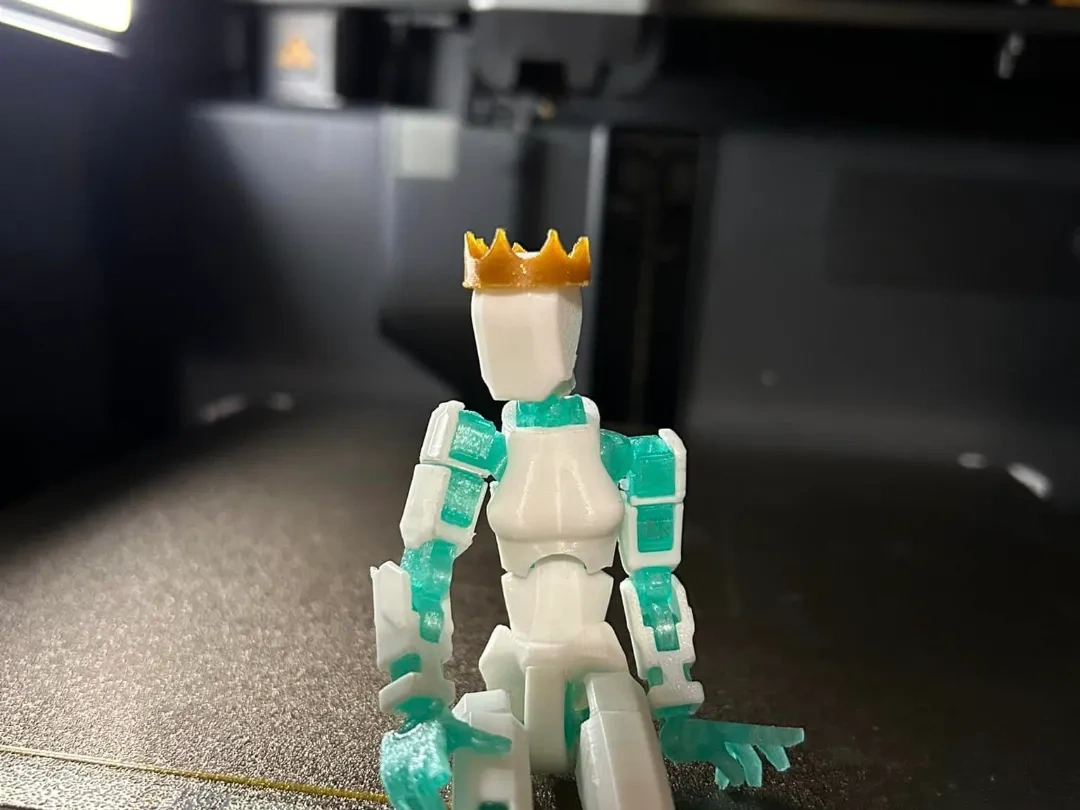 使用Bambu Labs PLA Classic Gold Sparkle打印的Dummy 13 Crown 来自 JoScotty ...