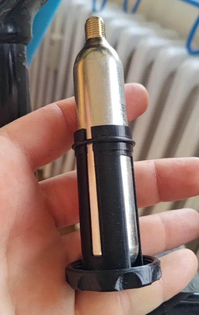 RS ZEB CO2：RockShox ZEB 空气悬挂系统和20克CO2弹头 来自 Chorche - MakerWorld