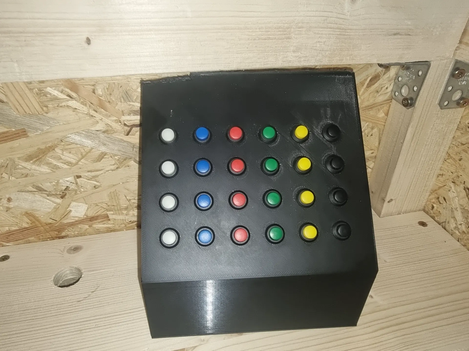 按钮盒子 来自 Per Feddersen - MakerWorld