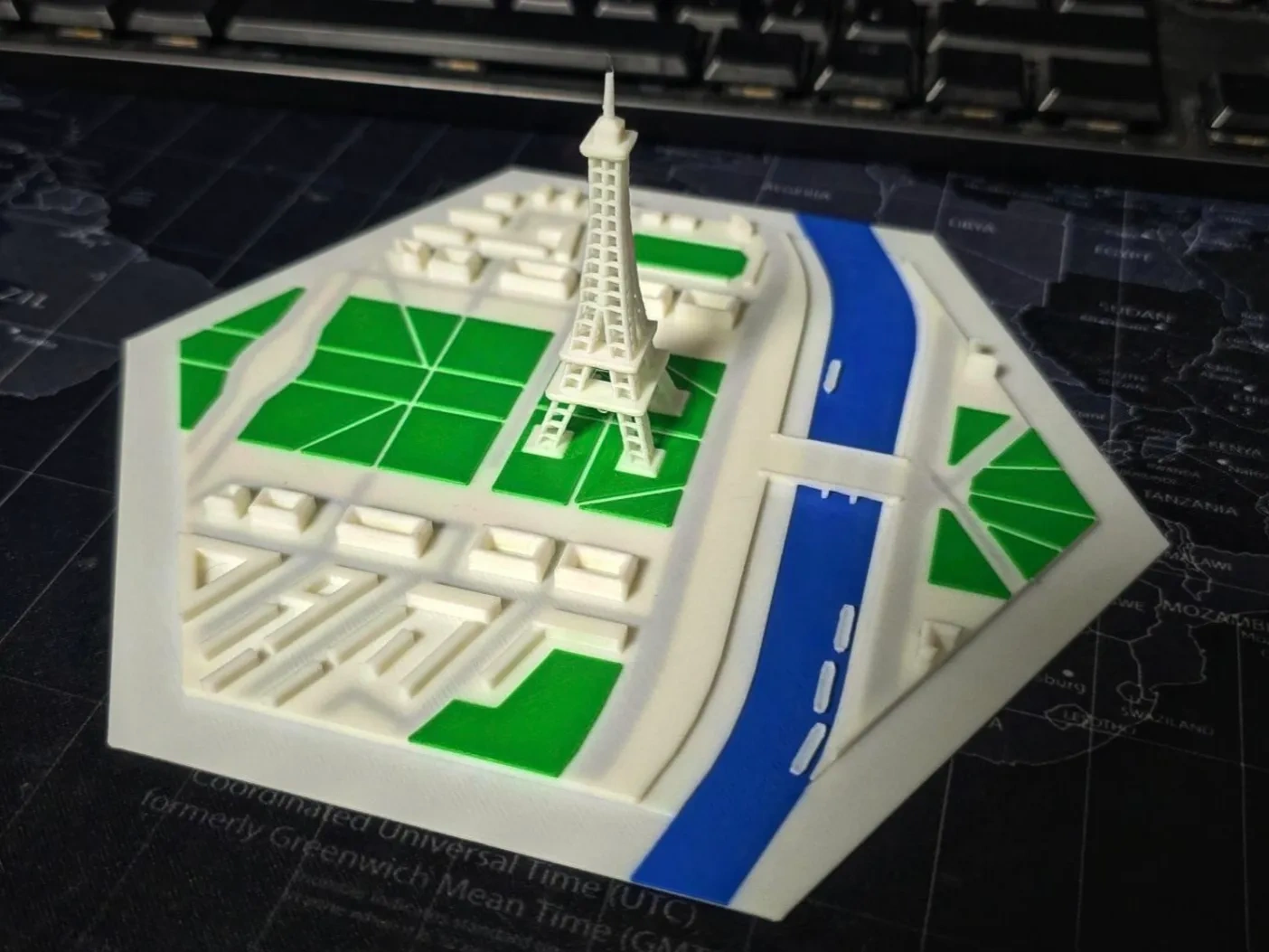 埃菲尔铁塔 来自 Savran Taha [Bitminds] - MakerWorld