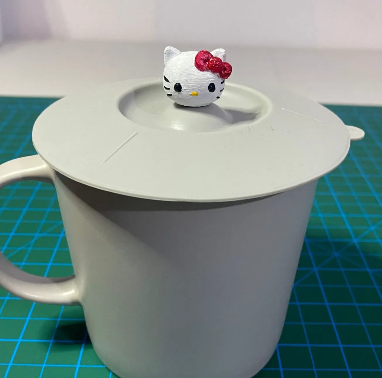 Hello Kitty杯盖 来自 Xmaker MakerWorld：免费下载 3D 模型