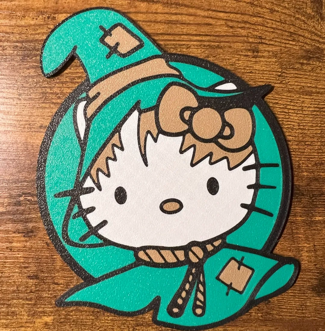 Hello Kitty扮演稻草人的杯垫 来自 StudBuffin - MakerWorld