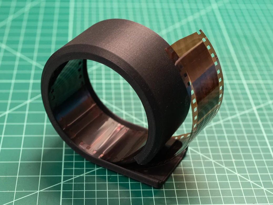 35mm胶片导轨（有支撑） 来自 Luis - MakerWorld