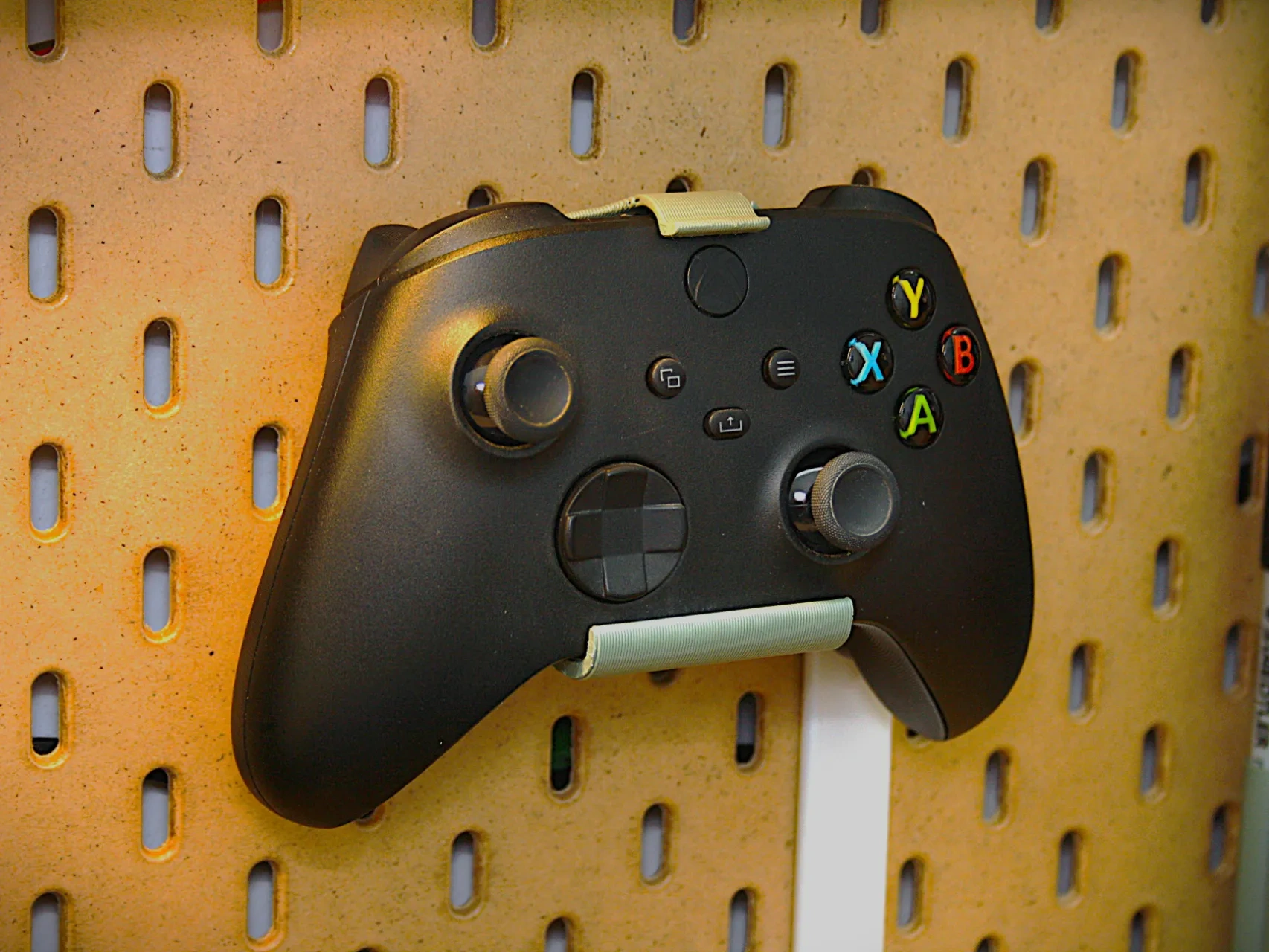 Xbox One手柄支架, IKEA SKADIS钉板 来自 user_956686395 - MakerWorld