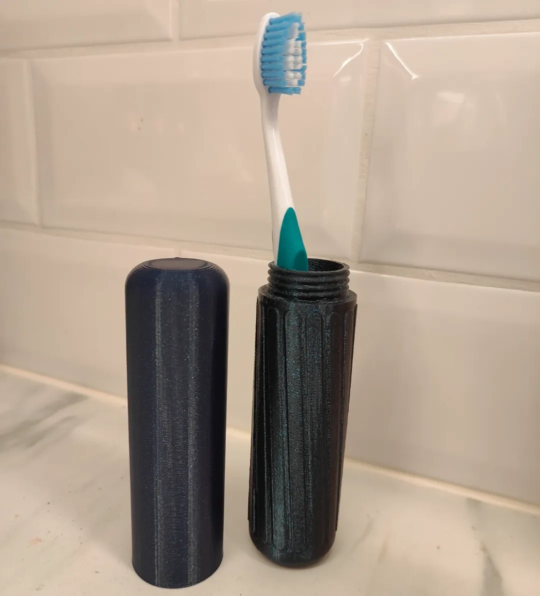 便携式旅行牙刷盒-弯曲图案 来自 Kevdev - MakerWorld