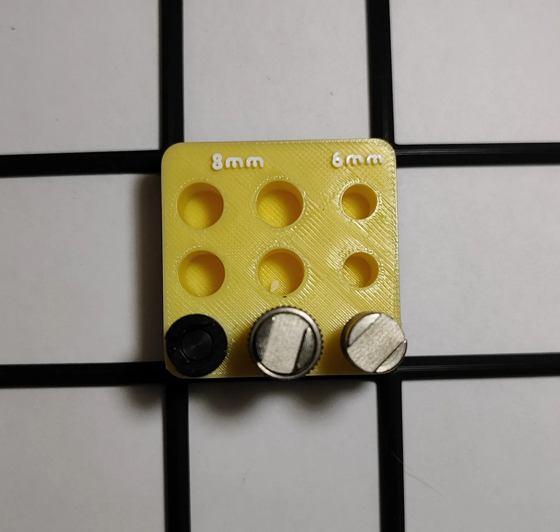 Gridfinity holder for 6mm and 8mm shanks 来自 Filipe Laíns - MakerWorld