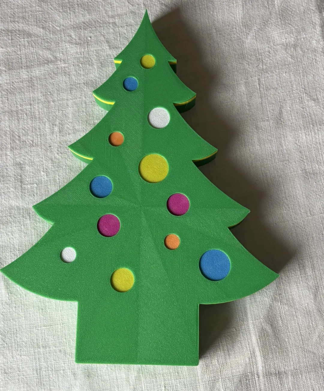 带LED灯的简单圣诞树 来自 CarloM - MakerWorld