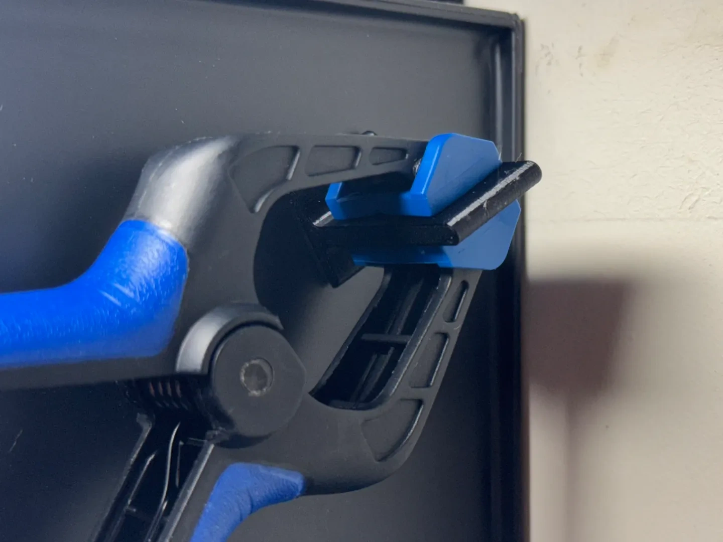 Clamp Holder 来自 Daniel - MakerWorld