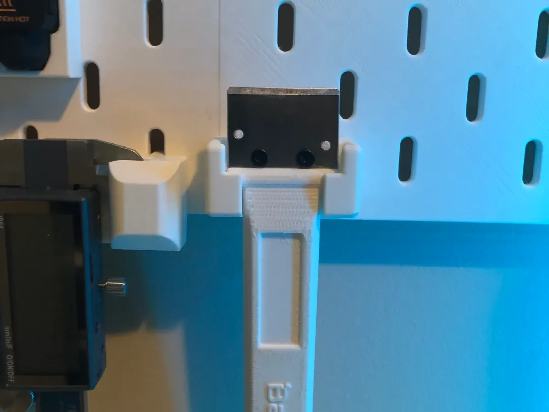 Skadis Bench scraper hanger 来自 Cliff Dive FPV - MakerWorld