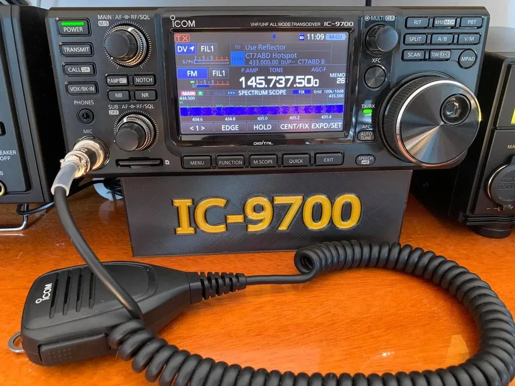 Icom IC-9700基座 来自 Fabiano - MakerWorld
