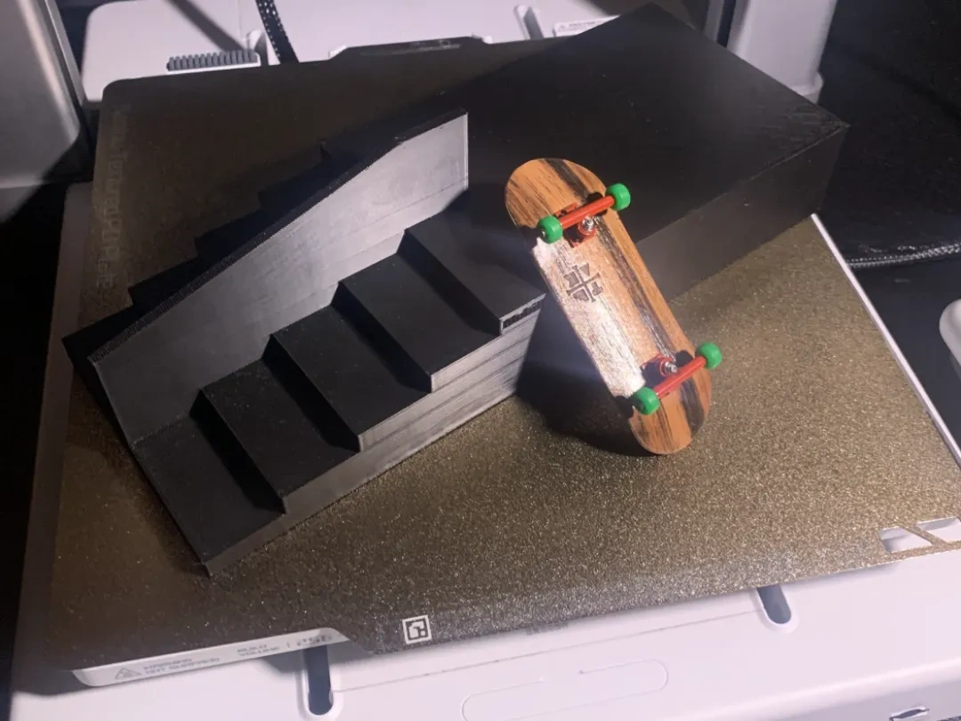 Fingerboard Stair Set with Rail 来自 Mo:) - MakerWorld