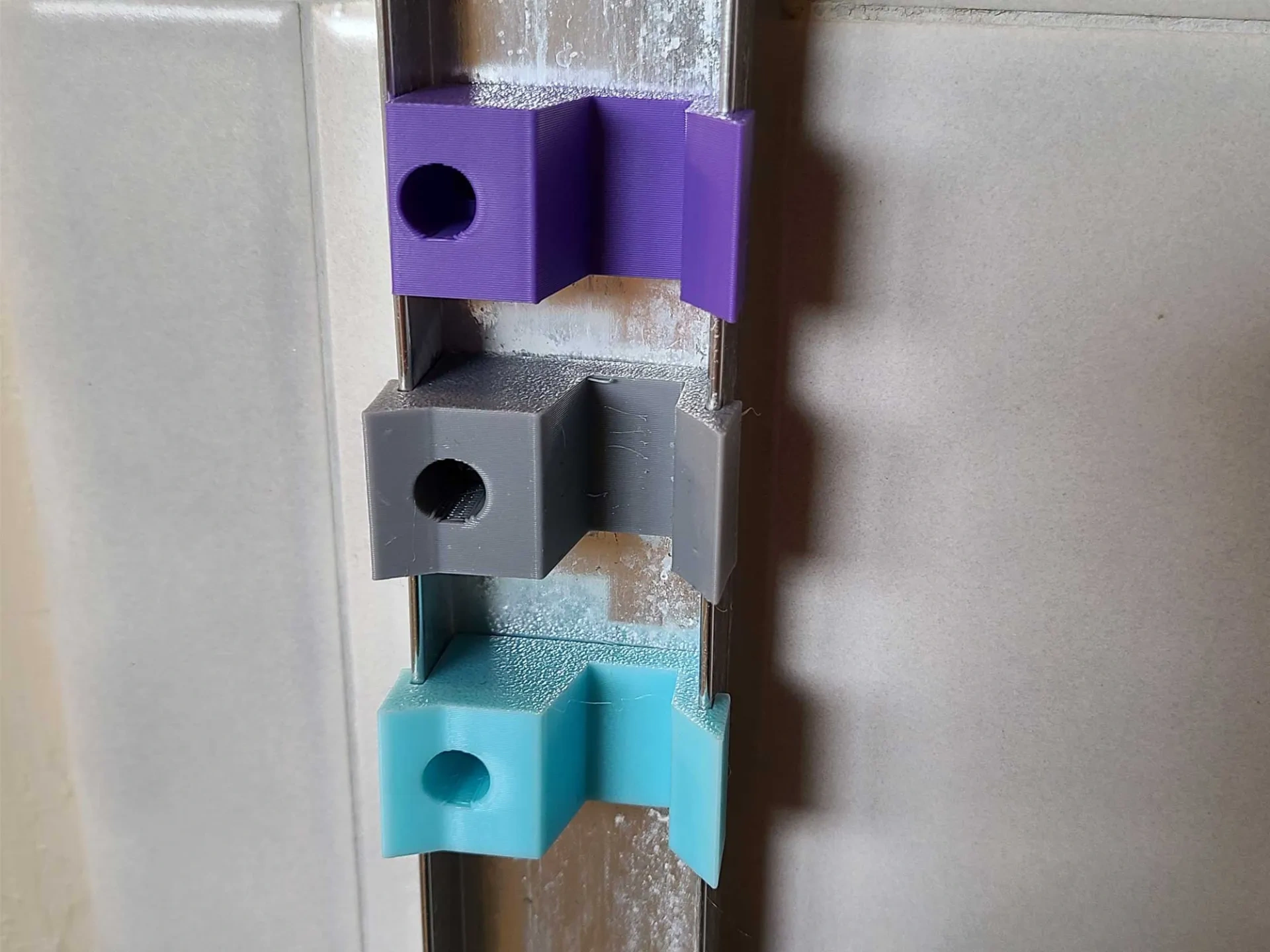 滑动淋浴门缓冲器与导向器 - 可配置 来自 ChrisCox - MakerWorld