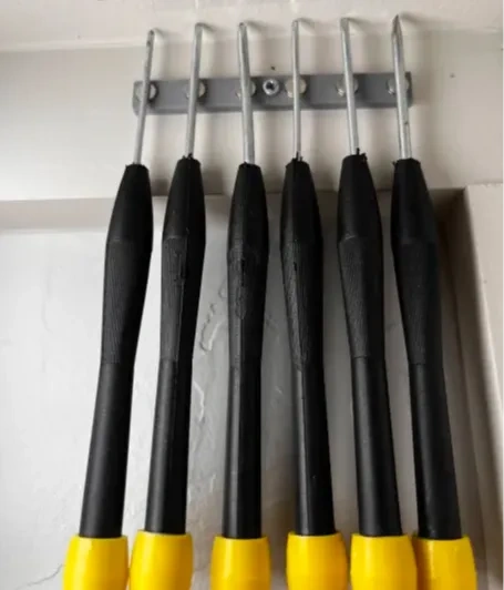 Magnetic screwdriver holder 来自 aleyboi - MakerWorld