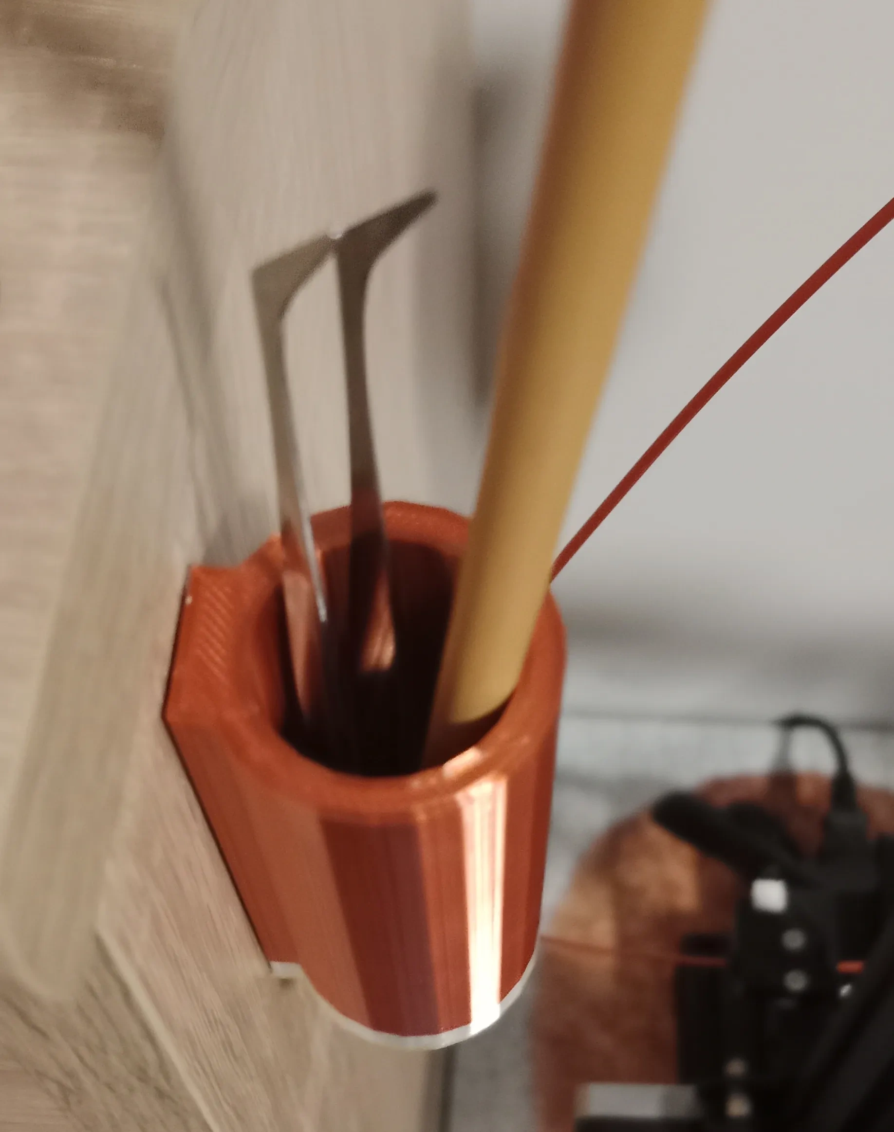 镊子支架 来自 P-196 - MakerWorld