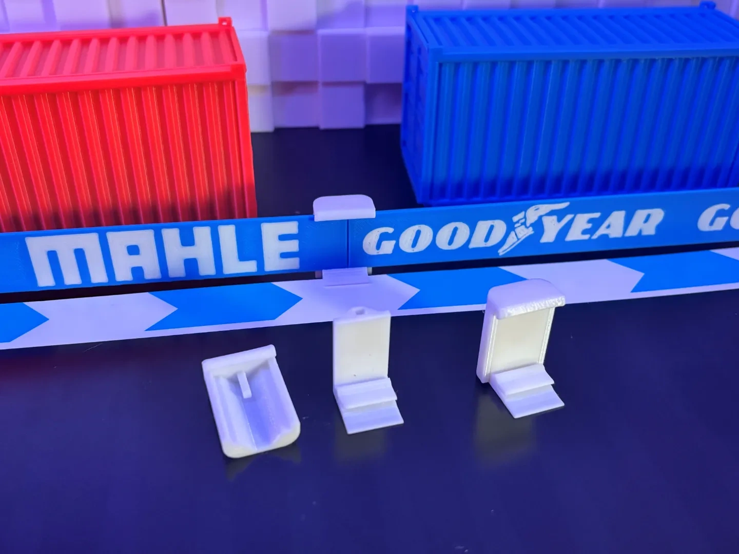 碰撞屏障支架，分两个部件 来自 hogo_makerspace - MakerWorld