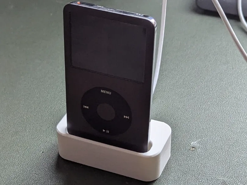 iPod Classic 5/7 号底座 来自 Tommy.Newbold - MakerWorld
