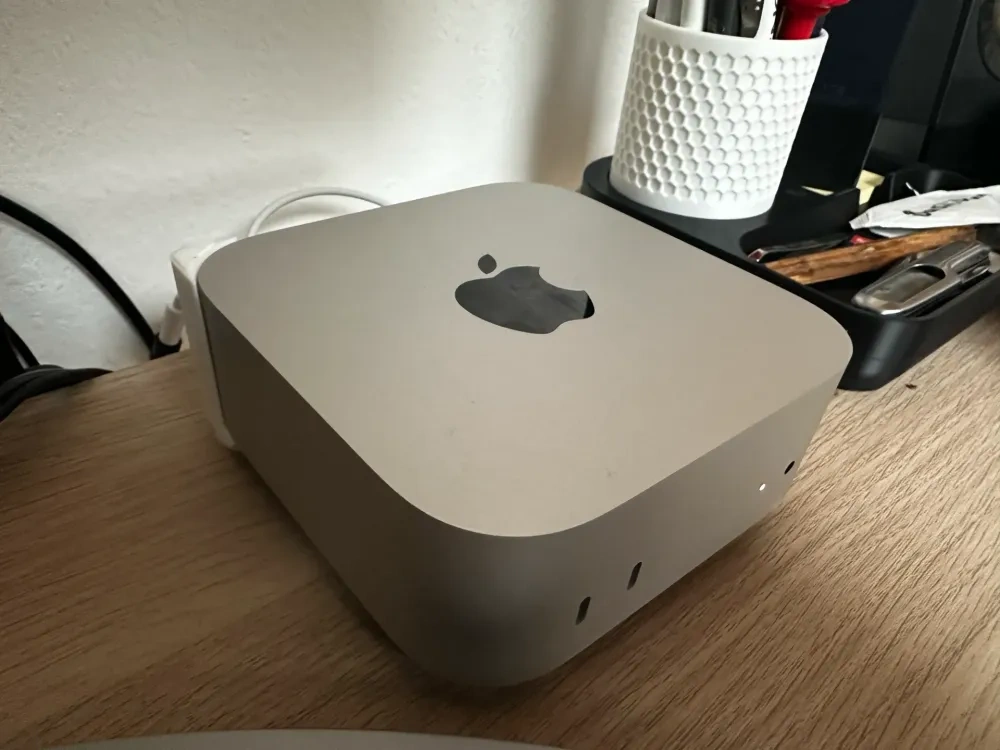 Mac mini M4支架带电源开关 来自 MurcDeBurgh - MakerWorld