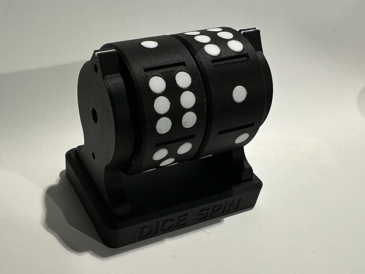 双旋转骰子 来自 menerso - MakerWorld