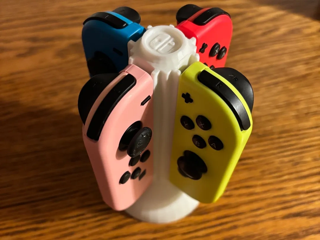 4个JoyCon支架 来自 risenbylayers - MakerWorld