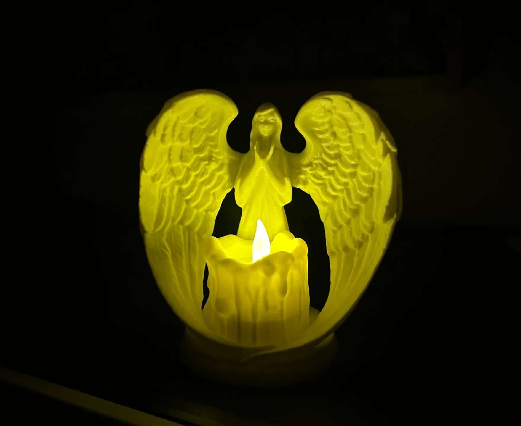 带有LED烛光的蜡烛天使 来自 F&H - MakerWorld