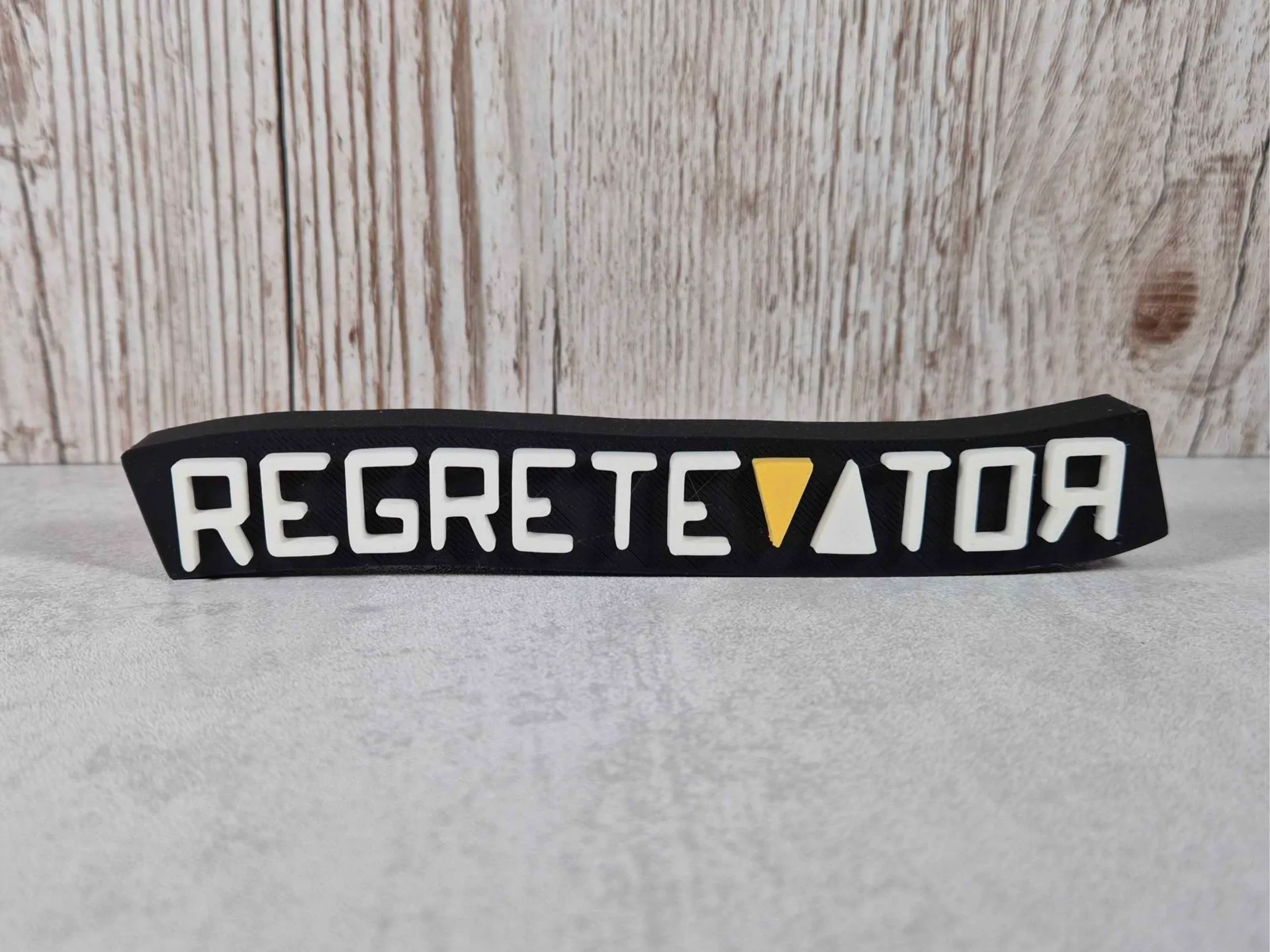 3D打印的Regetevator标志 – 打造您的专属游戏空间 来自 AB Components - MakerWorld