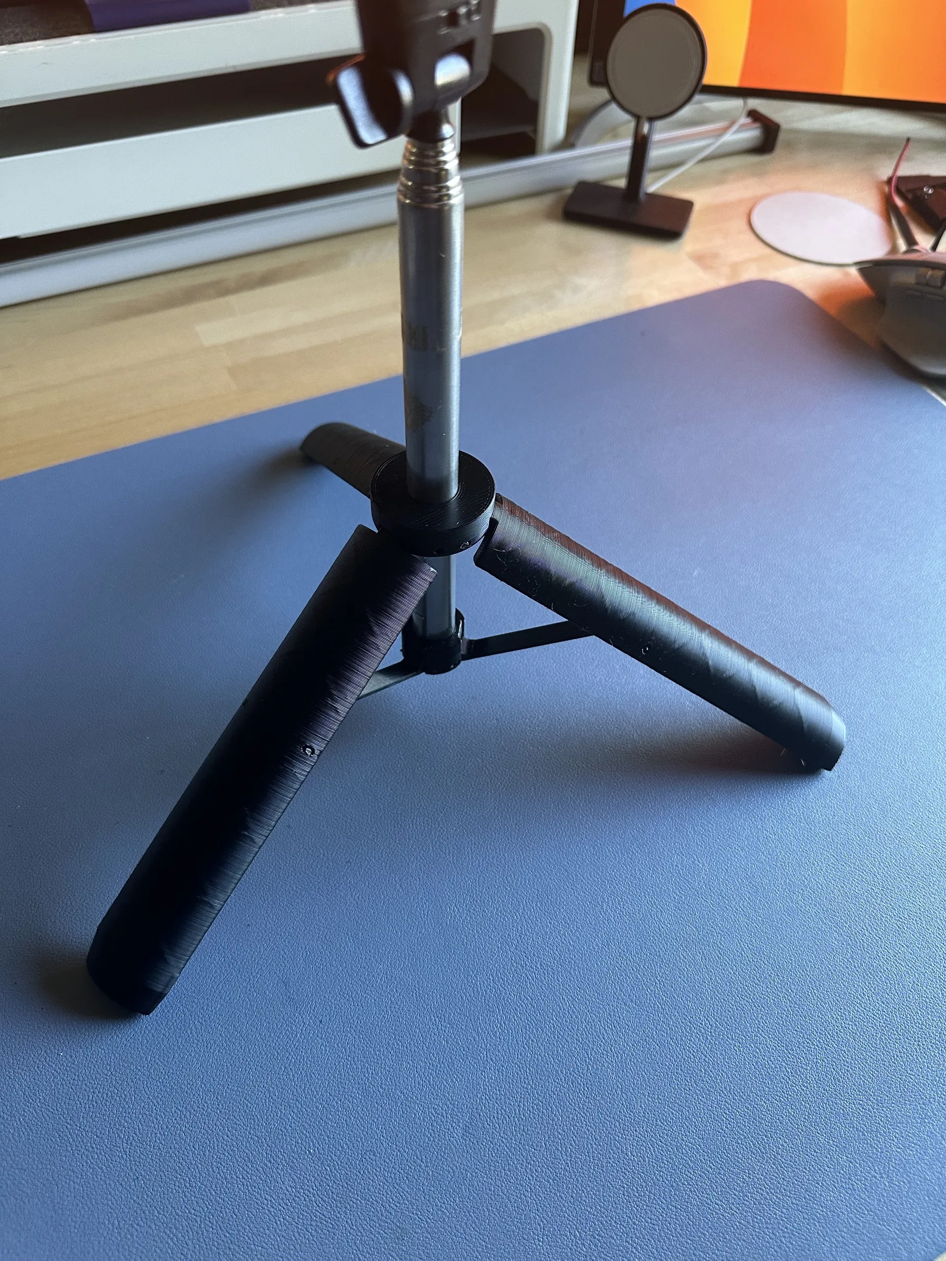 三脚架（无需螺丝，可折叠） 来自 menerso - MakerWorld