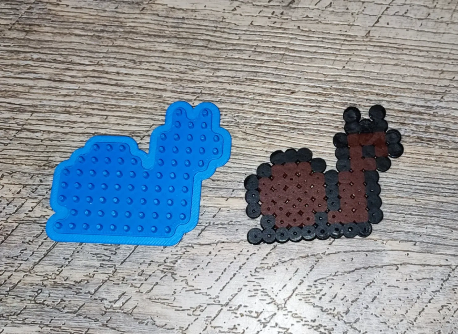 蜗牛哈马珠珠盘 Pyssla 来自 sasso - MakerWorld