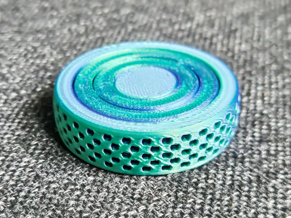 旋转解压陀螺（一体打印） 来自 Mr_Andre MakerWorld：免费下载 3D 模型