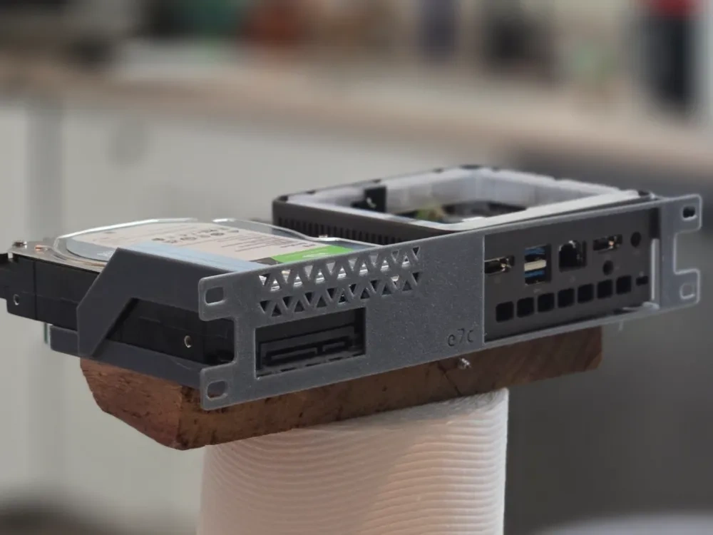 10英寸1U机架式迷你电脑(gmktek g3)支架，带硬盘 来自 e7cMakerWorld：免费下载 3D 模型